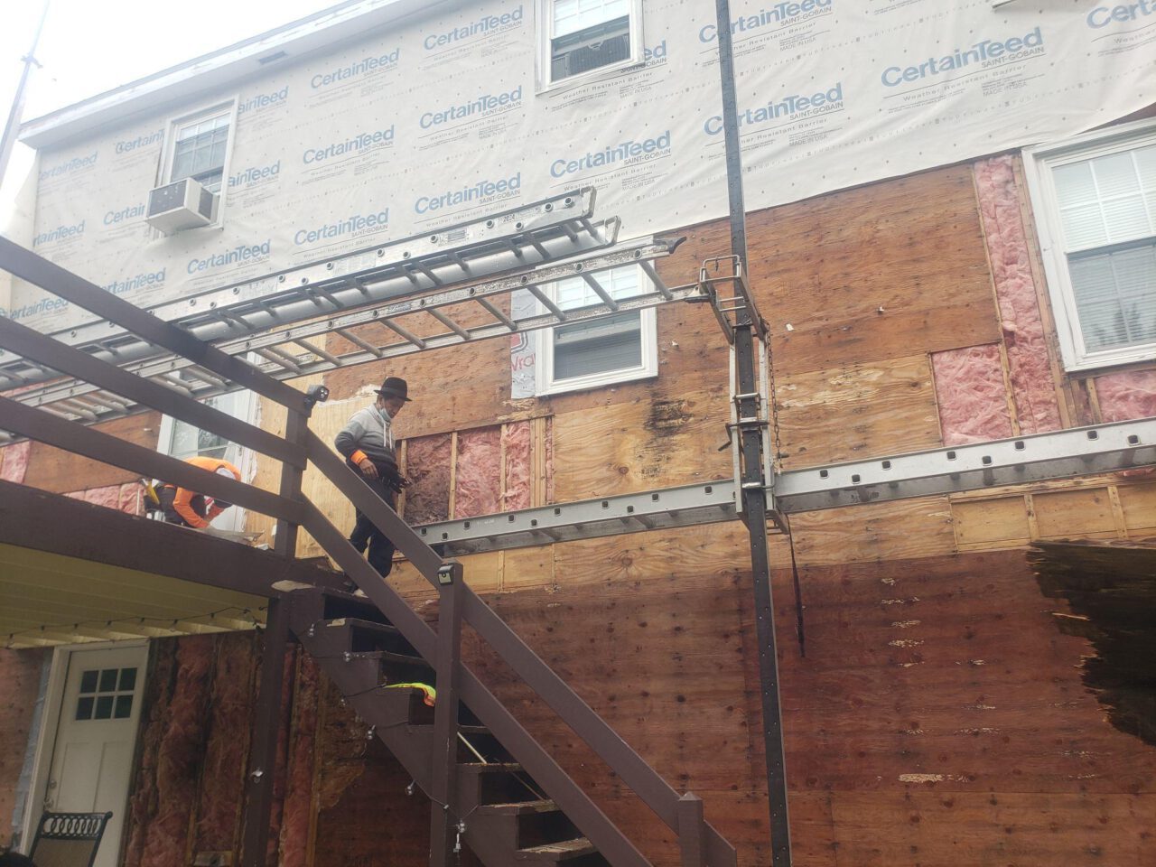 Why You Shouldn't Install Vinyl Siding Over Wood Siding